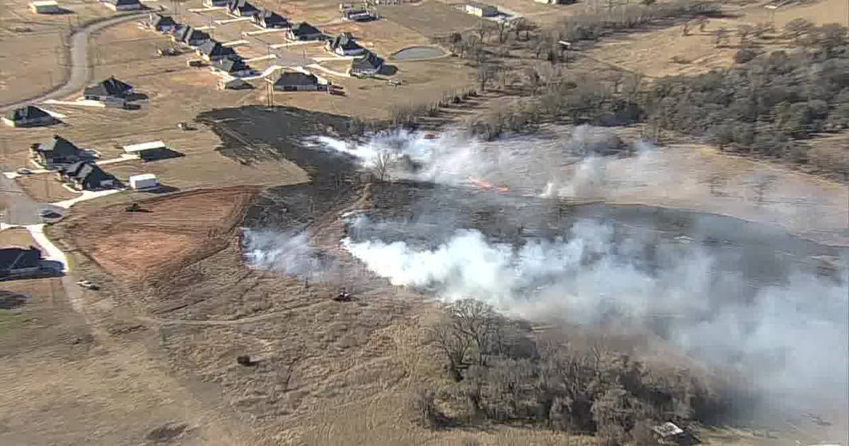 Grass fire burns near homes in Parker County | FOX 4 Dallas-Fort Worth