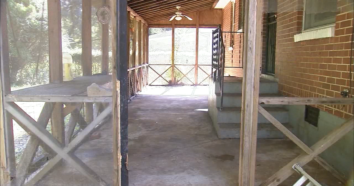 Landlord discovers dead man while showing house to renter | FOX 5 Atlanta