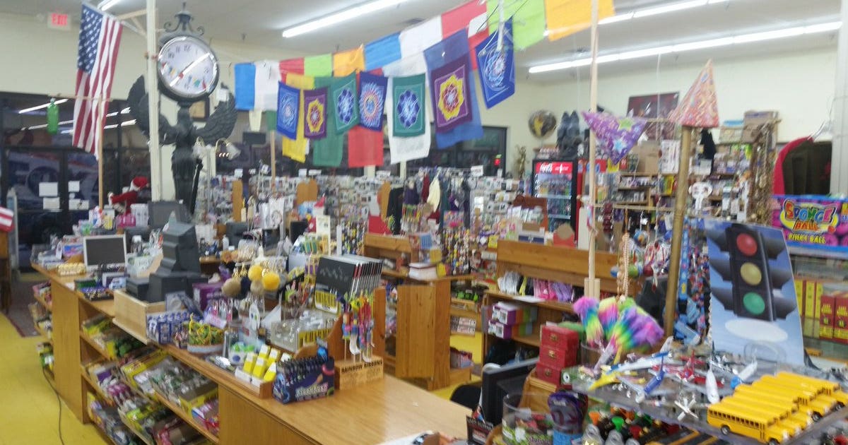 A 'stocking stuffer' search at Richard's Variety Store | FOX 5 Atlanta