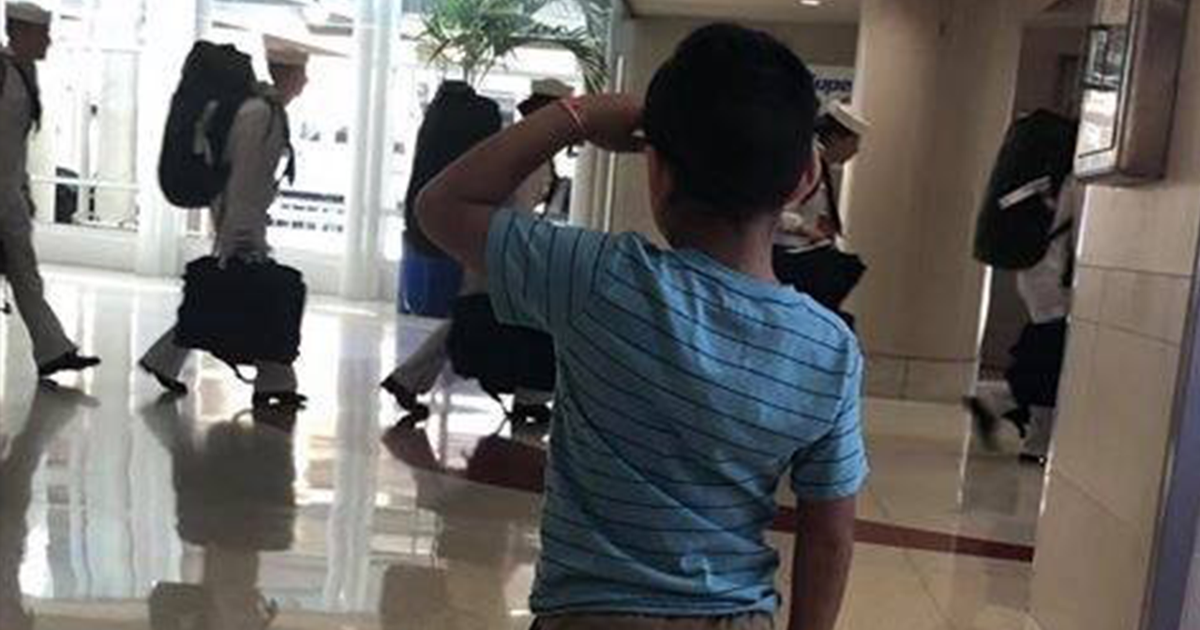 'They protect us, Daddy': Photo of 6-year-old saluting sailors goes ...