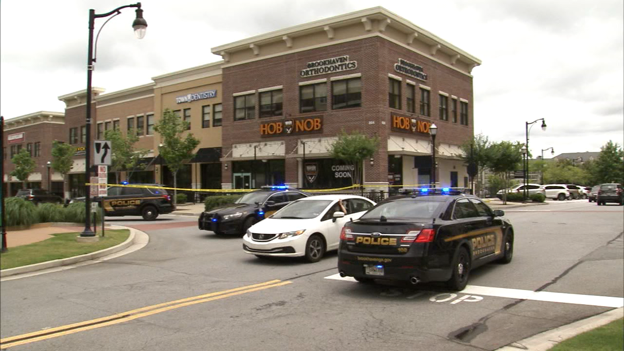 Brookhaven shopping district receives bomb threat | FOX 5 Atlanta