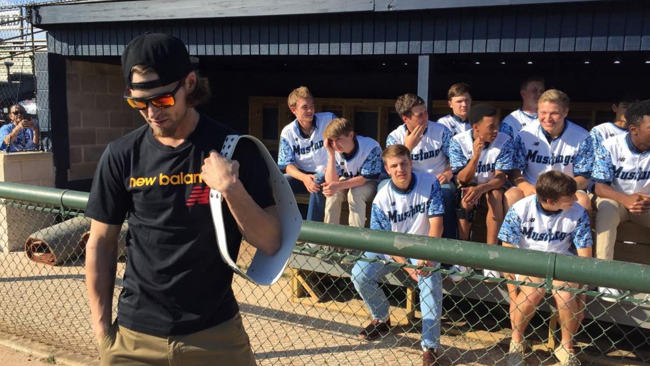 Astros player Josh Reddick surprise Kingwood HS baseball players with ...