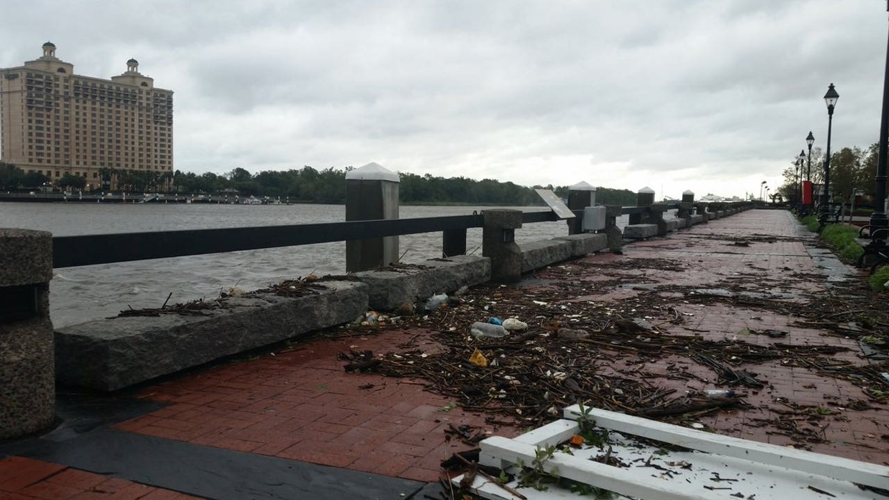 A weakening Matthew rakes Atlantic coast; US death toll at 10 | FOX 5 ...