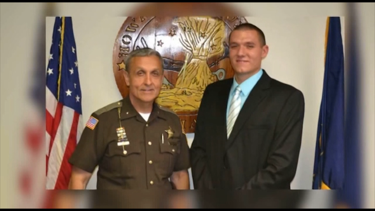 Officers recall slain Indiana deputy 1 day after his death