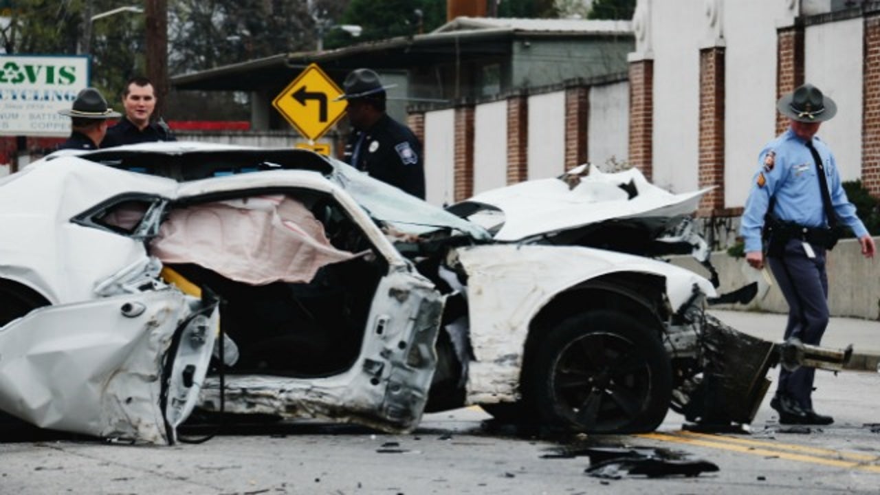 Major crash shuts down southwest Atlanta intersection | FOX 5 Atlanta