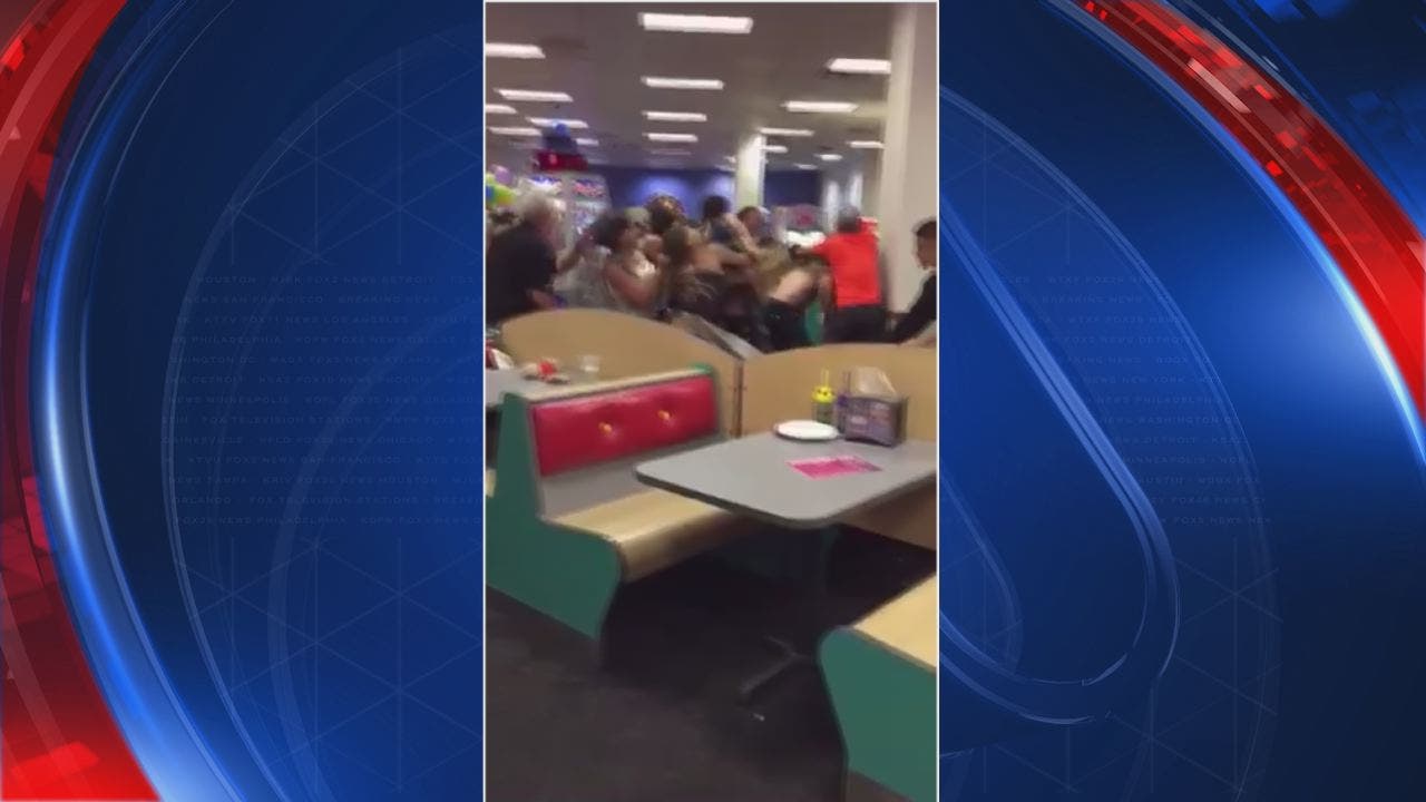 Video Fight Breaks Out At Miami Chuck E Cheese