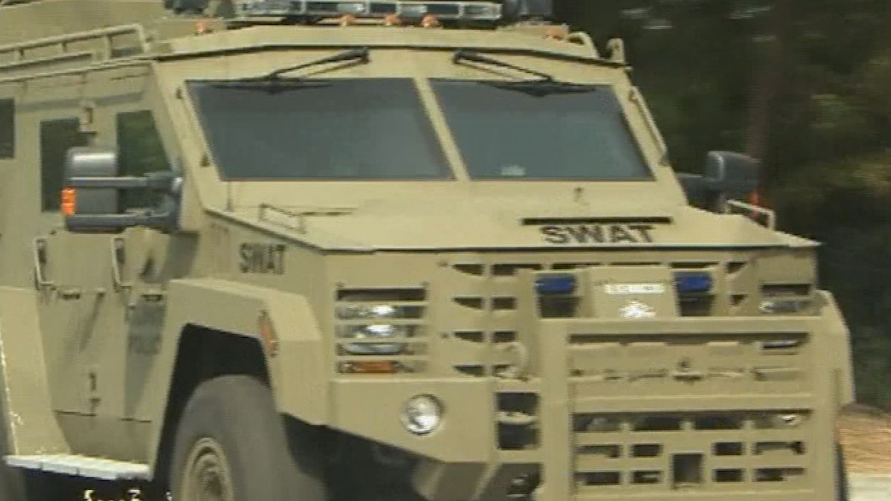 SWAT standoff with armed man in SW Atlanta ends peacefully | FOX 5 Atlanta