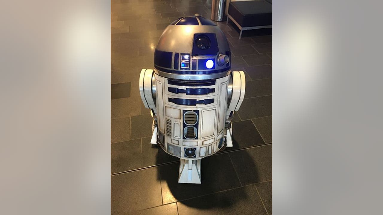 Kenny Baker, R2D2 actor, dies at 81 | FOX 5 Atlanta