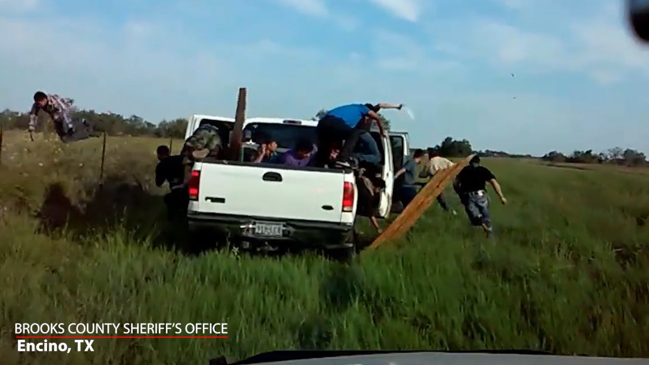 Nearly two dozen people hiding in truck bail out during pursuit in ...