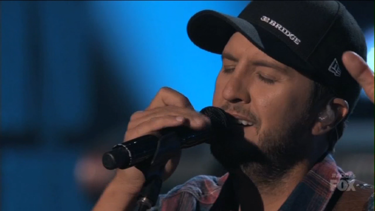 Luke Bryan slaps heckler from stage with microphone in hand