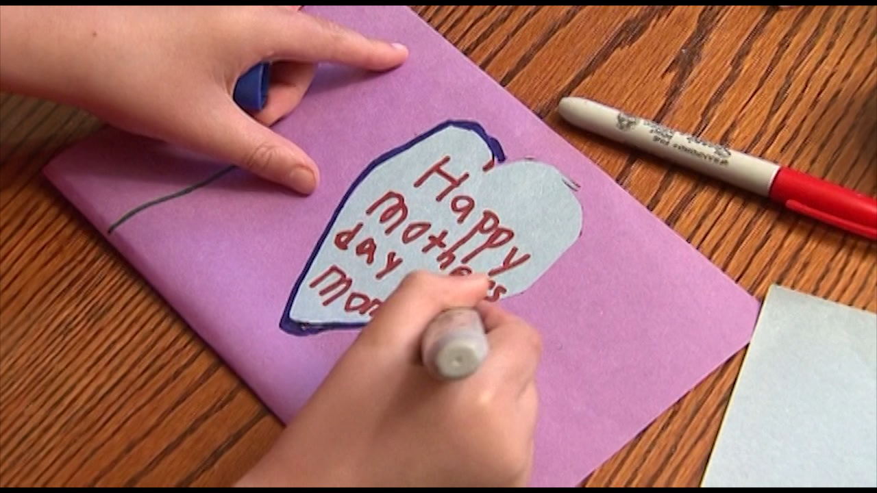 Sending mom a Mother's Day text | FOX 5 Atlanta