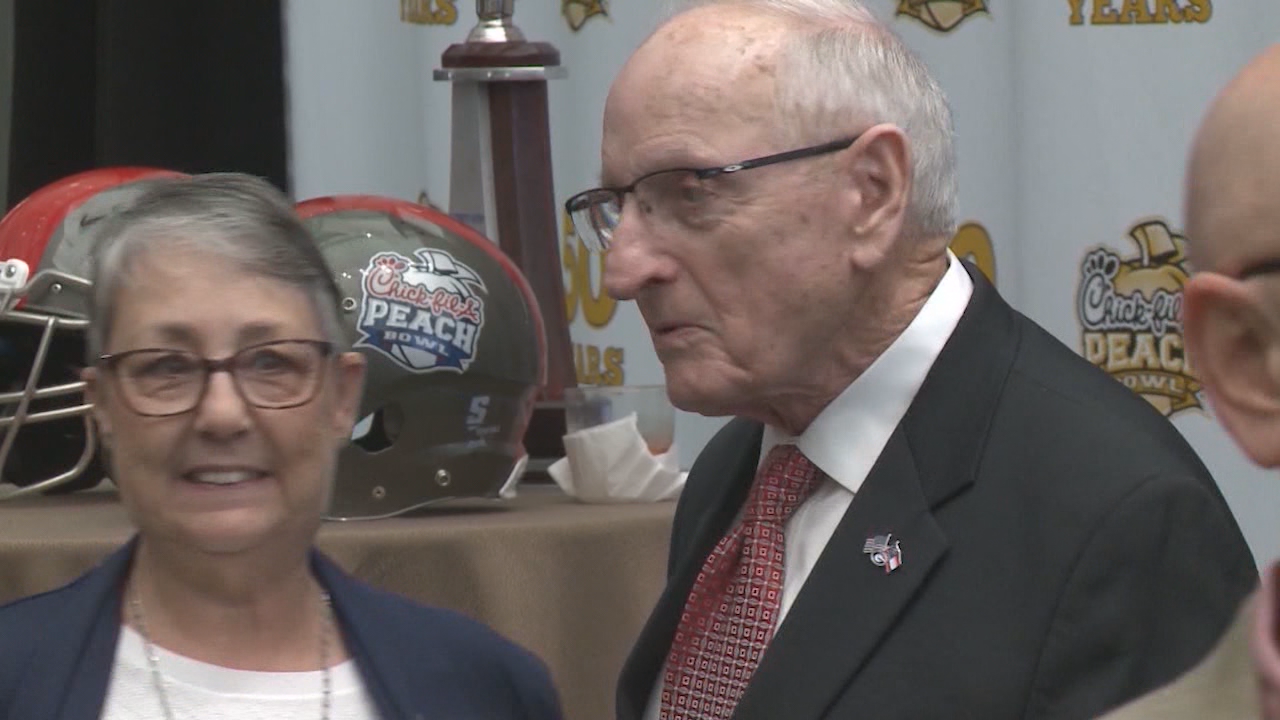 UGA field to be named after legendary coach Vince Dooley | FOX 5 Atlanta