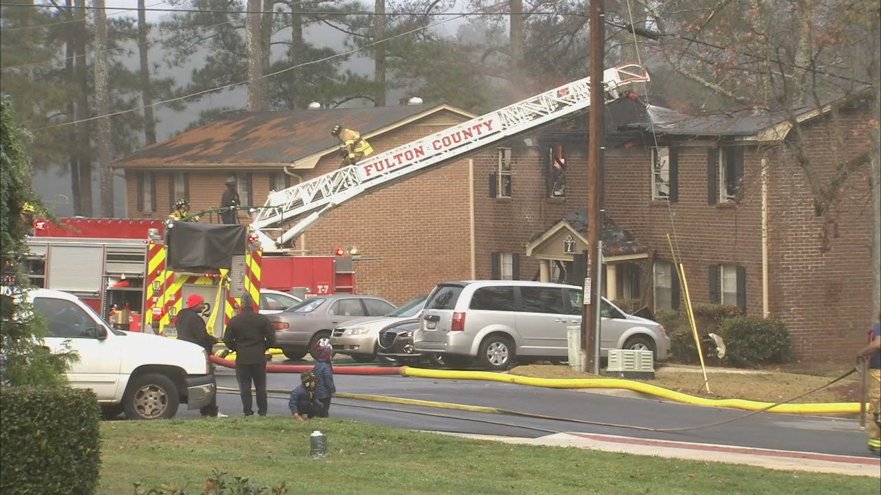 Firefighters: Two injured in Fulton County apartment fire | FOX 5 Atlanta