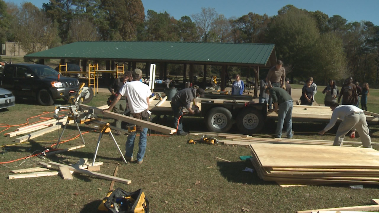 Charity builds tiny homes for homeless | FOX 5 Atlanta