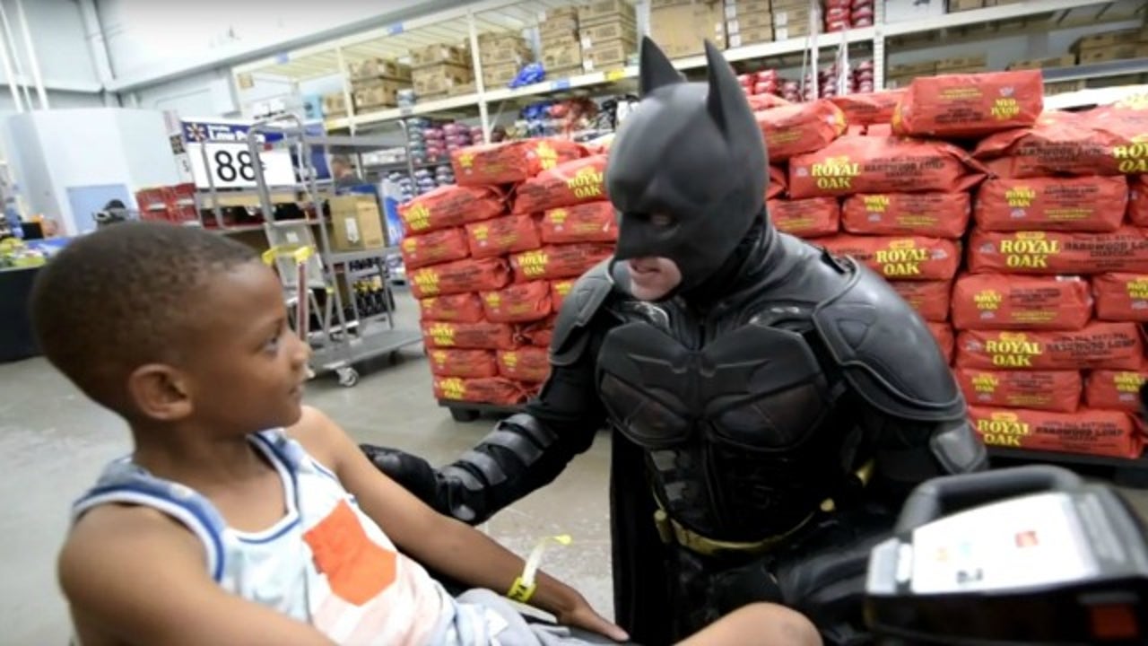 Batman visits injured boy with help of police | FOX 5 Atlanta