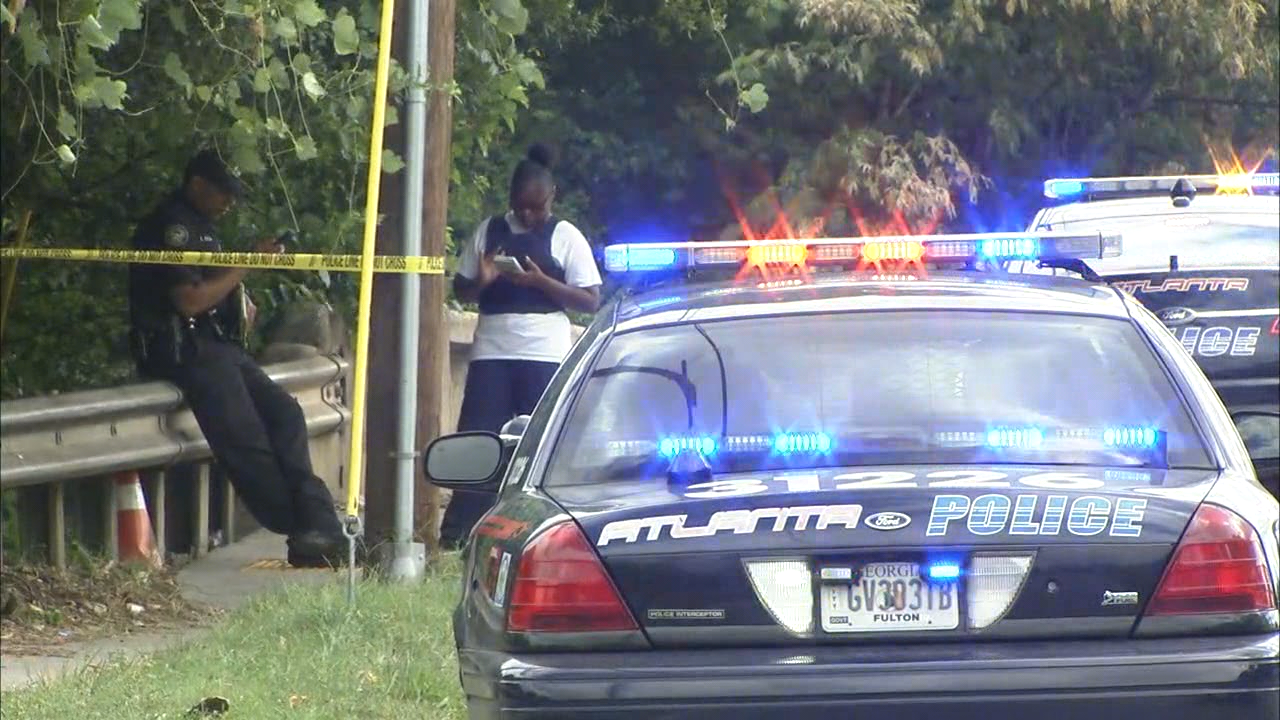 Police investigate body found in northwest Atlanta | FOX 5 Atlanta