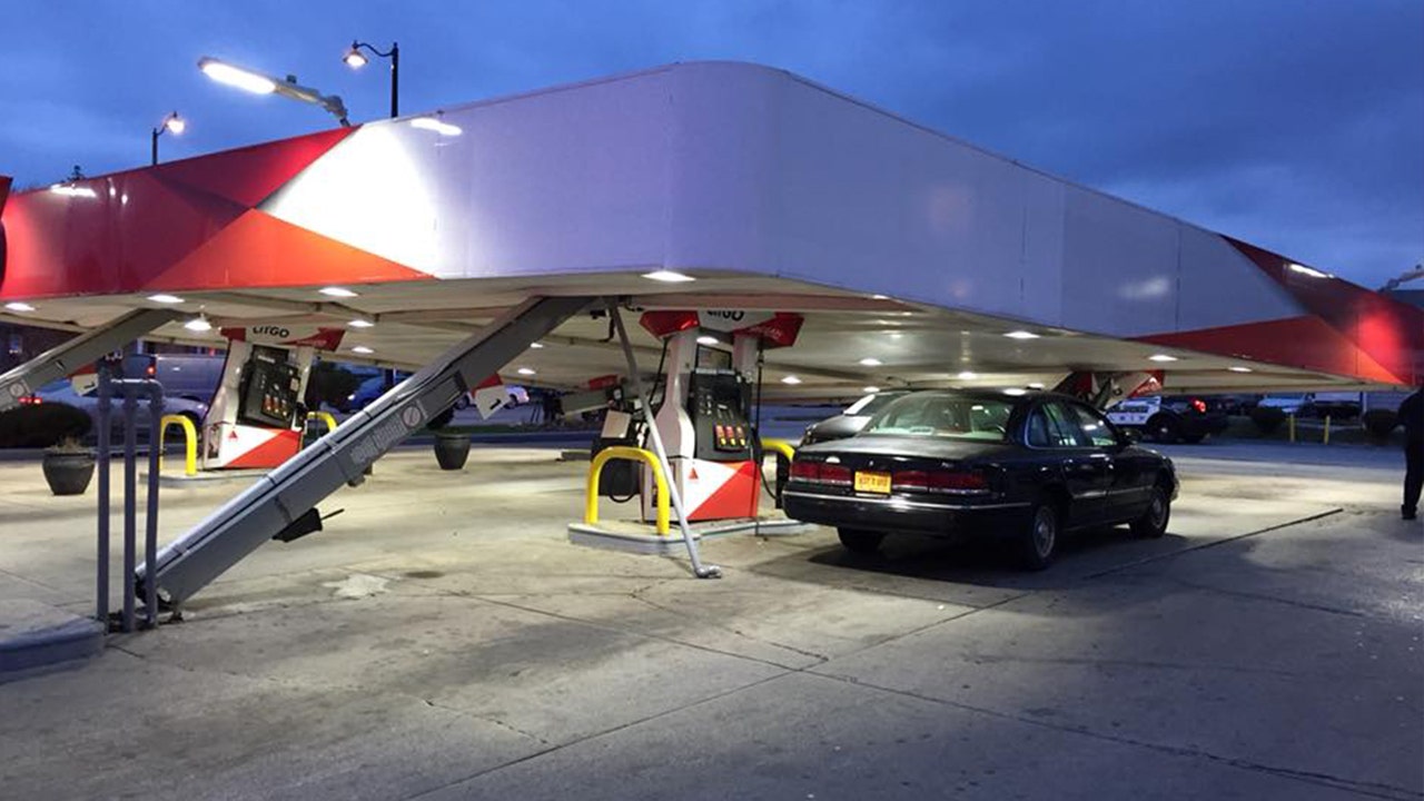 Strong winds causes gas station canopy collapse | FOX 5 Atlanta