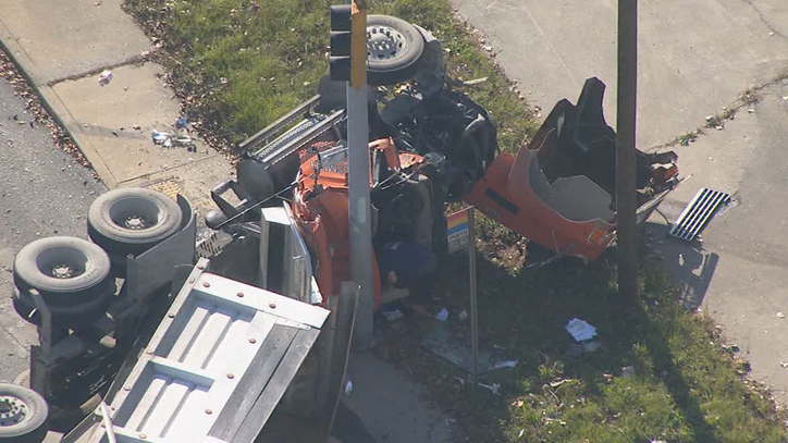 Tractor Trailer Overturns After Collision With Van Fox 5 Atlanta