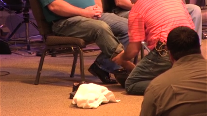 Alabama pastor washes feet of police officers, black church members ...