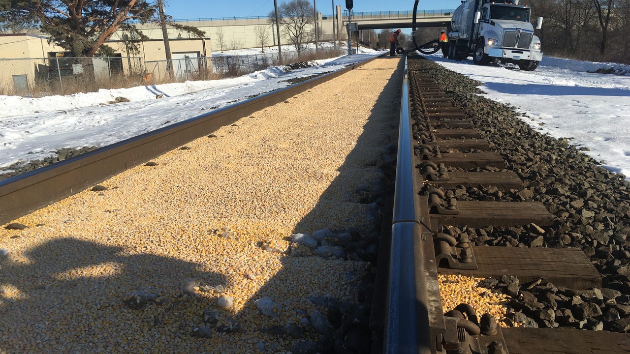 Photo of corn perfectly filling railroad tracks in Minnesota proves ...