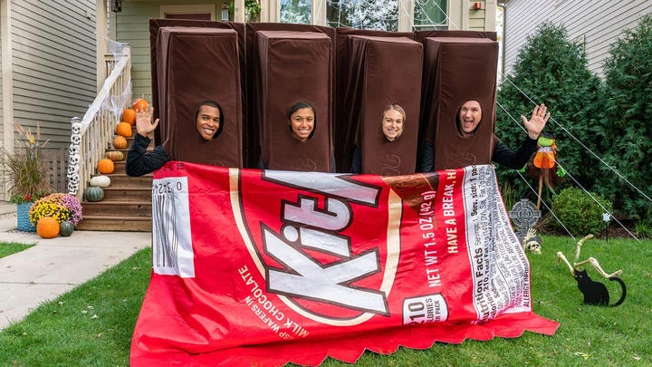 Kit Kat Halloween costume for 4 people breaks apart just like the candy FOX 5 Atlanta