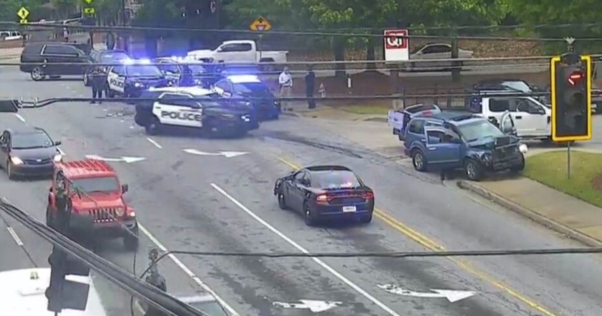 Police chase ends with stolen car crashing in Marietta, officials say ...