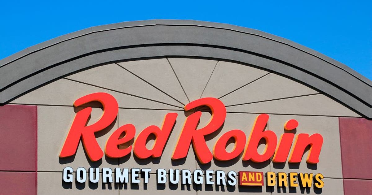 Red Robin employee gets spit on, pepper-sprayed in scam attempt | FOX 5 ...