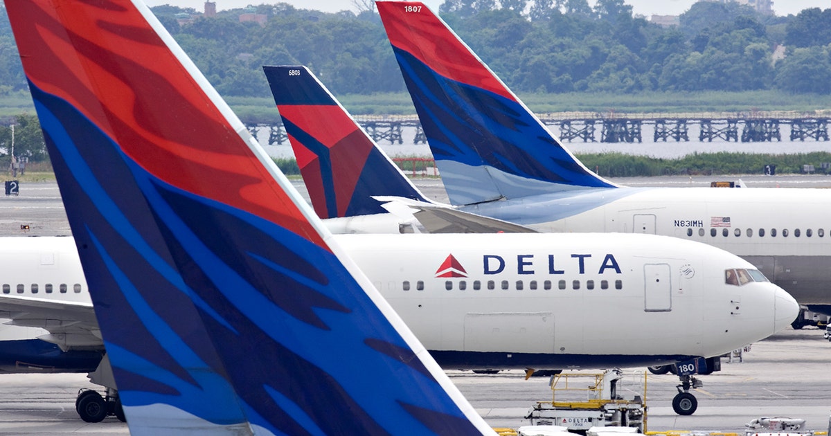 Delta flight clips plane at Atlanta airport causing almost 4 hour delay ...