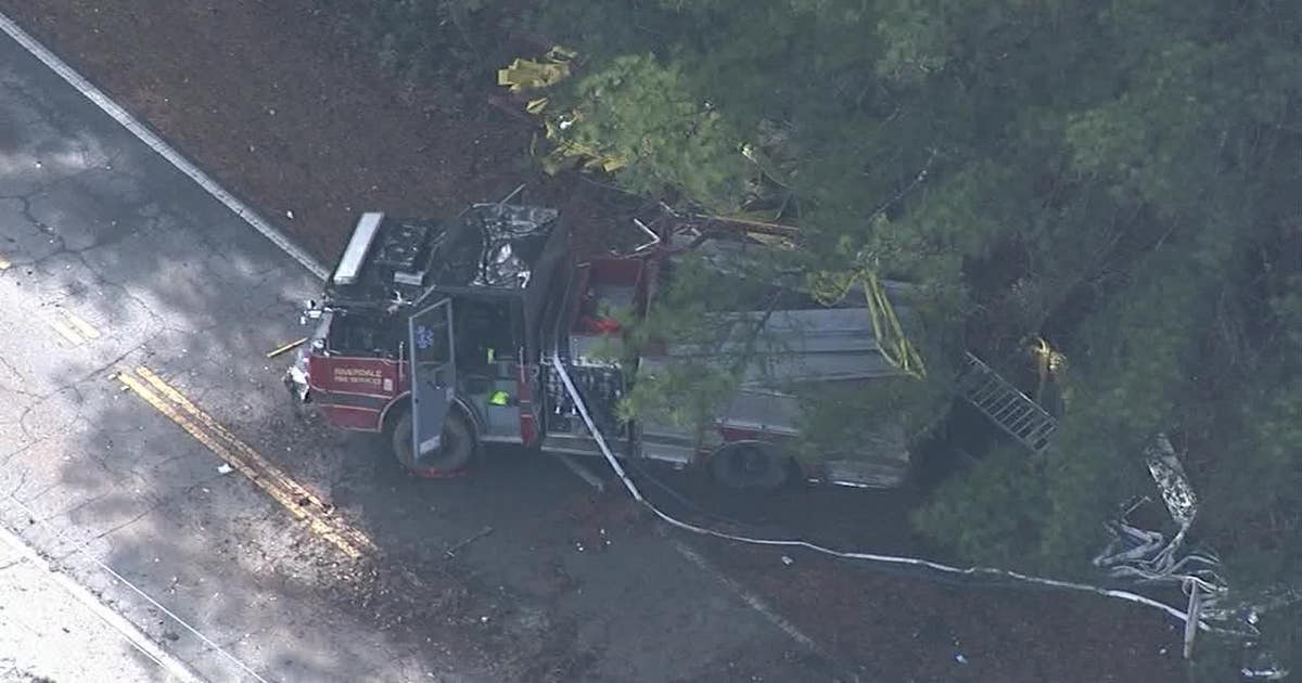 3 Riverdale firefighters injured, 1 critical after fire engine crashes ...