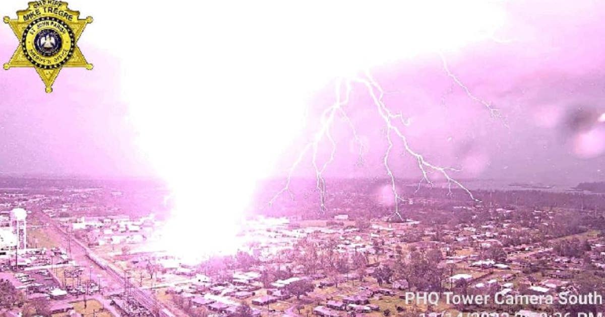 Stunning strike: Sheriff's office captures video of lightning bolt ...