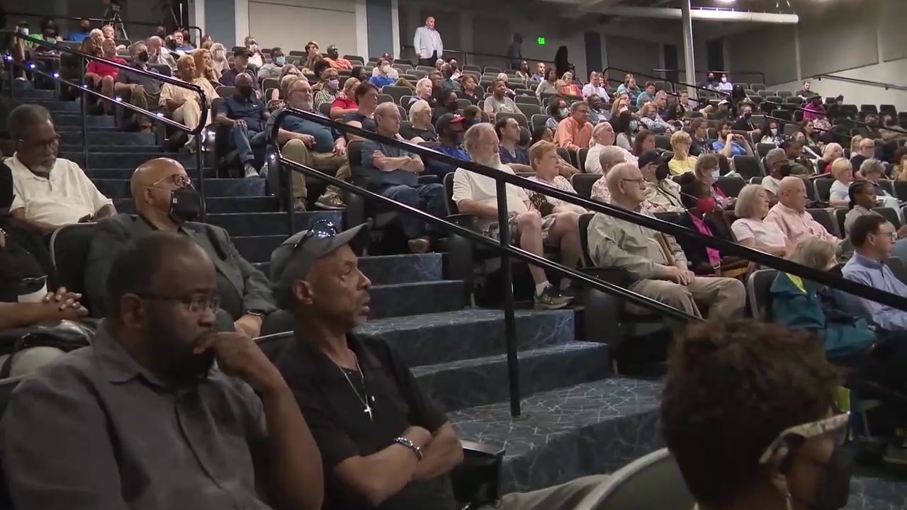 City Of Mableton Voters Urge Mayor City Council Candidates To Weigh De