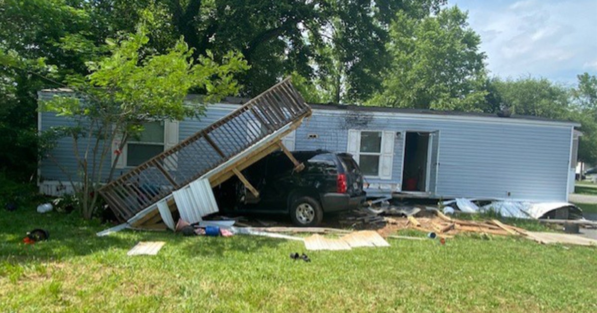 Suspected DUI driver crashes into mobile home, displaces family | FOX 5 ...