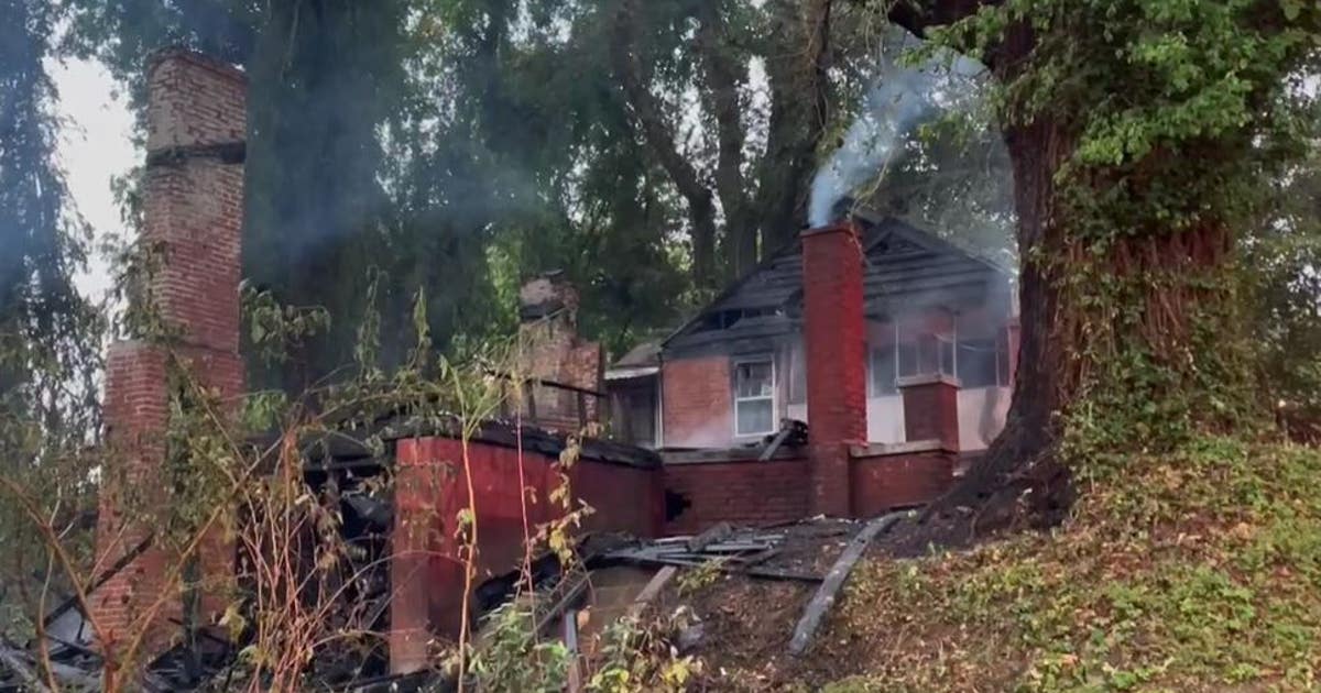 Atlanta firefighters respond to fire in abandoned home on Tazor Street ...