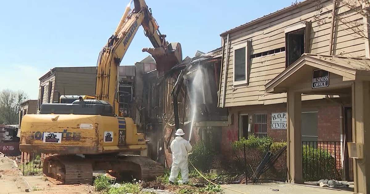 Forest Cove Apartment demolition: Atlanta mayor takes action against ...