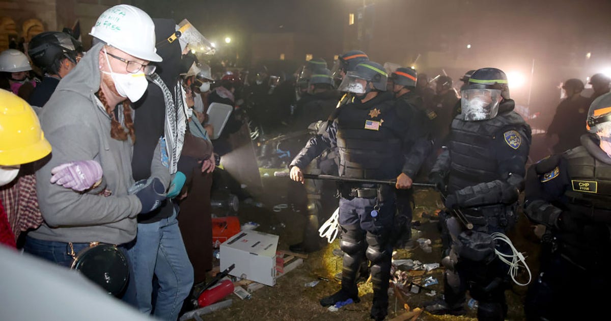 UCLA protests: Tense scene as police dismantle pro-Palestine encampment ...