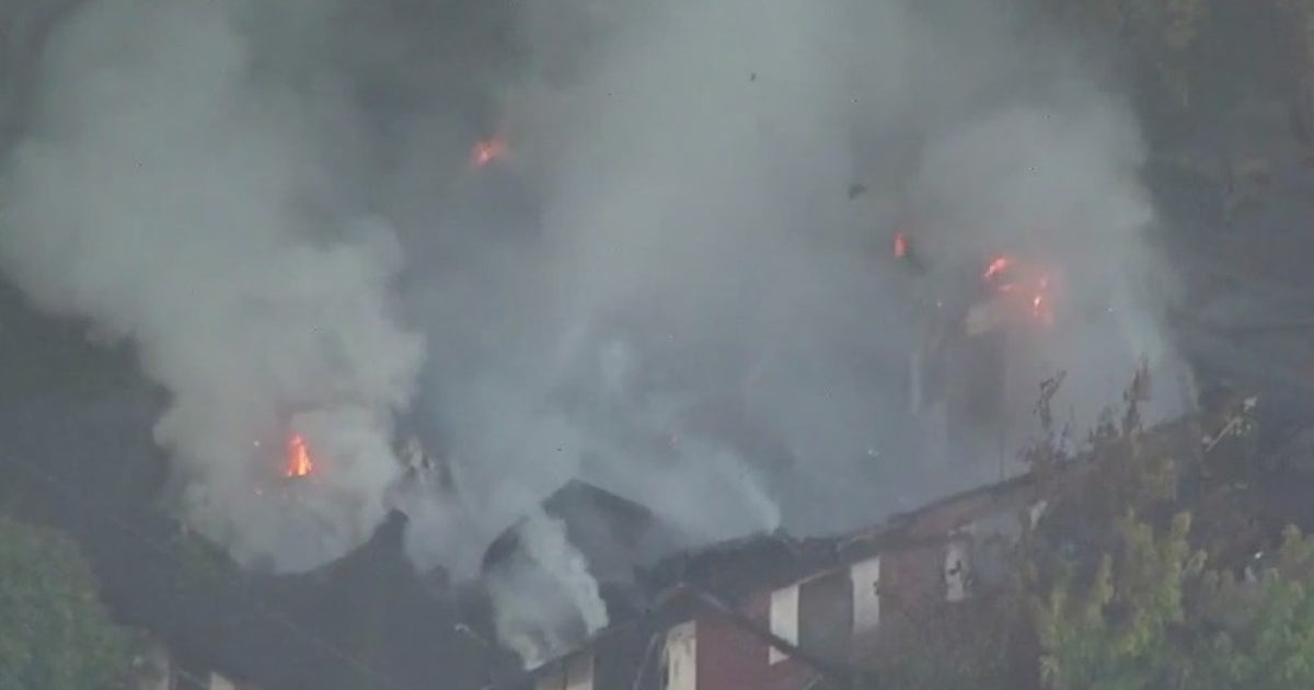 Firefighters respond to massive fire at Bankhead area apartments | FOX ...