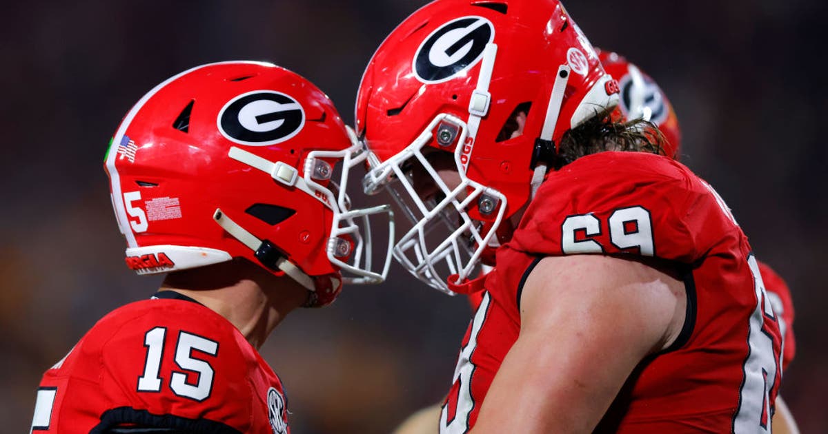 Beck throws for 2 TDs, runs for another to lead No. 11 Georgia past No ...