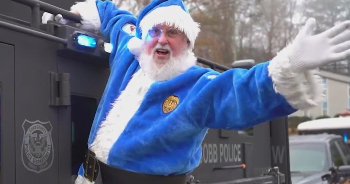 SWAT Santa delivers Christmas gifts in Cobb County | FOX 5 Atlanta