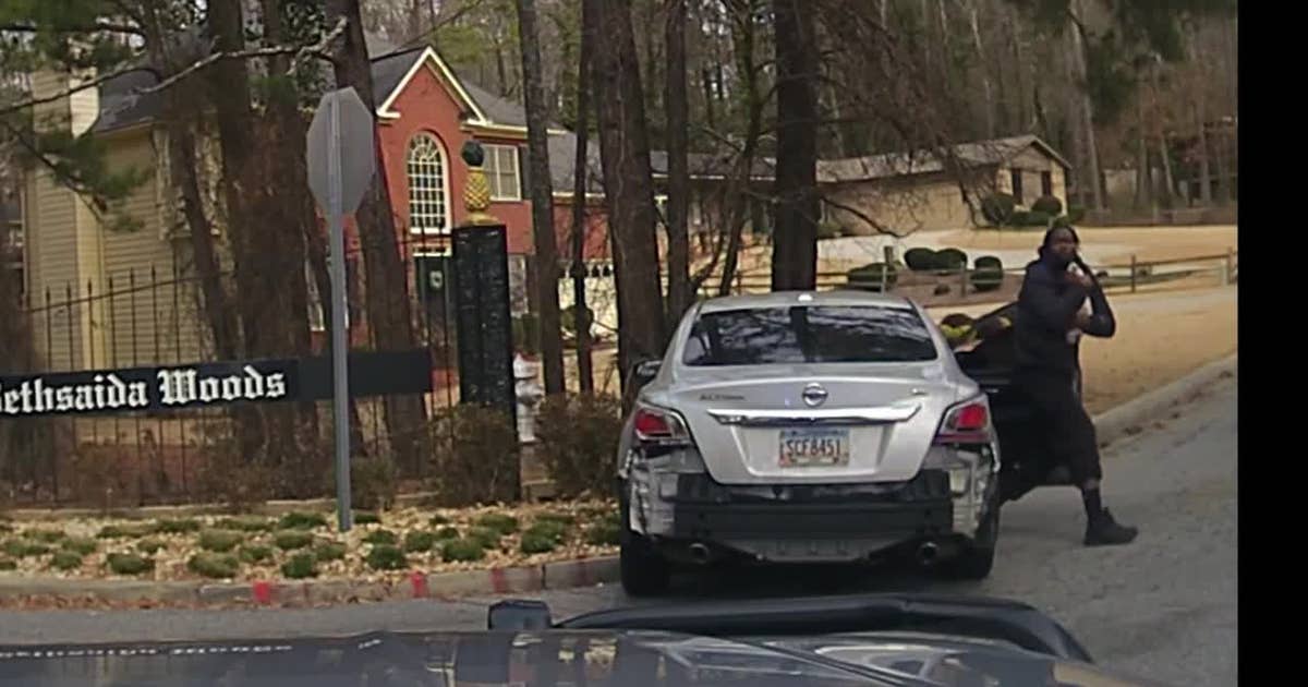 Man runs from police with baby in arms after high-speed chase; Atlanta ...