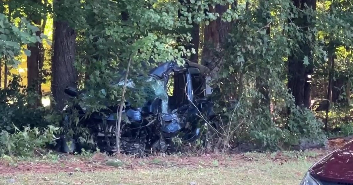 Driver killed after slamming into tree off Peachtree Parkway | FOX 5 ...