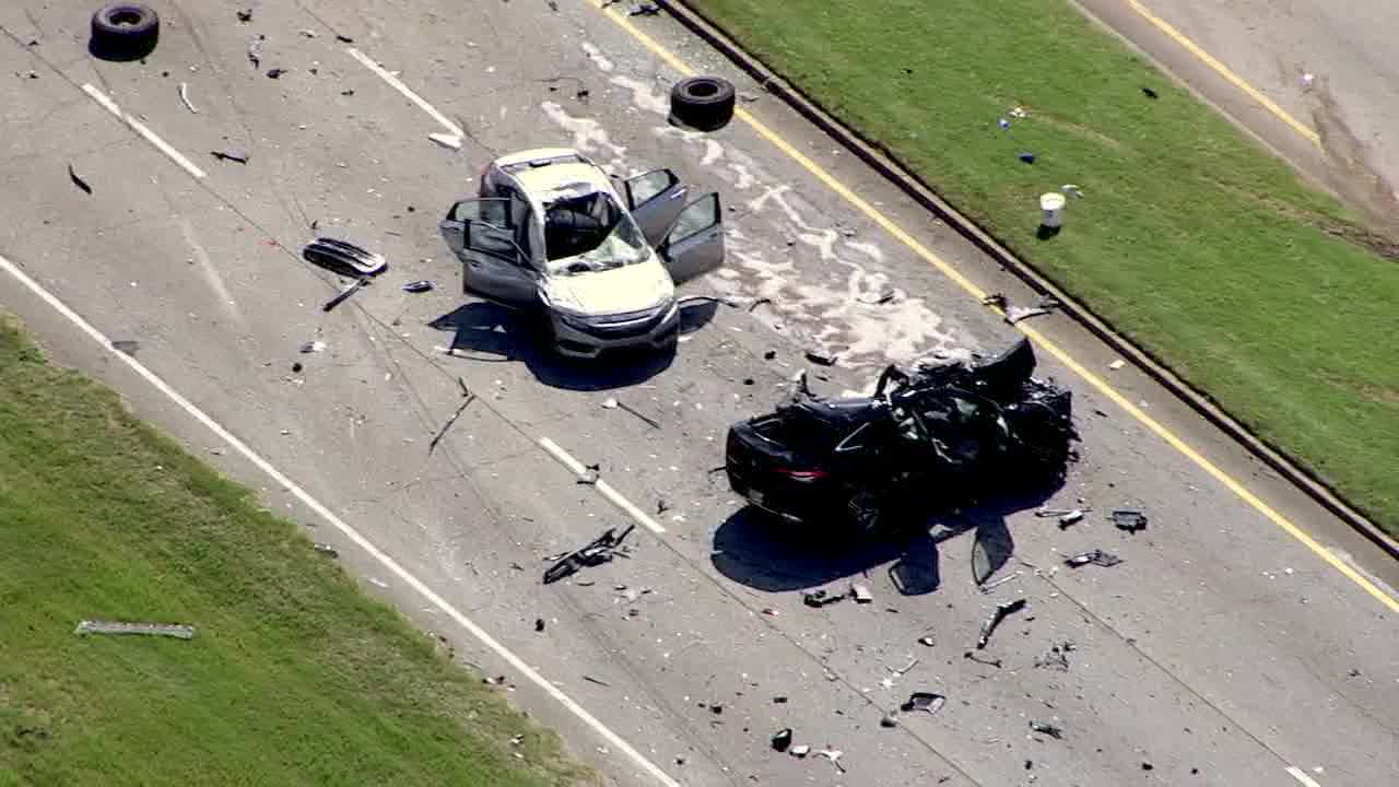 Deadly four-vehicle crash on Fulton Industrial Boulevard claims two ...