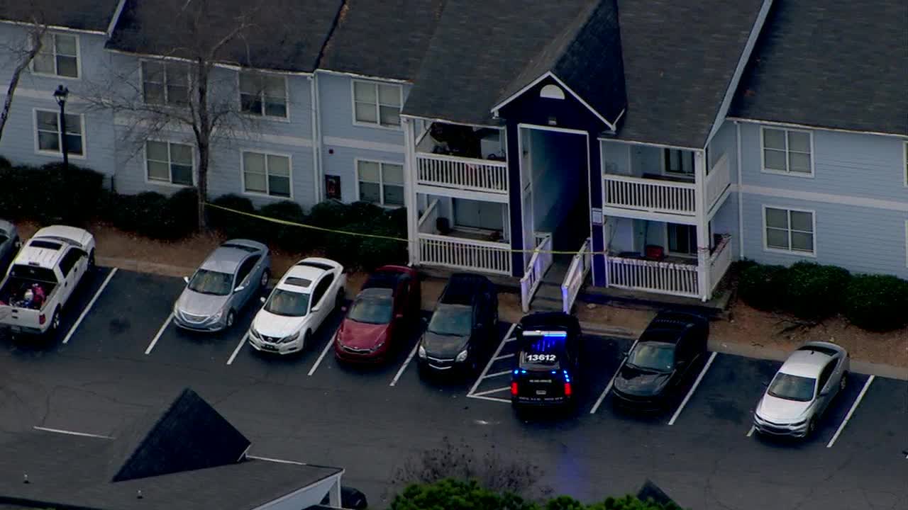 2 victims shot in leg shortly after arriving at Creste Drive apartments ...