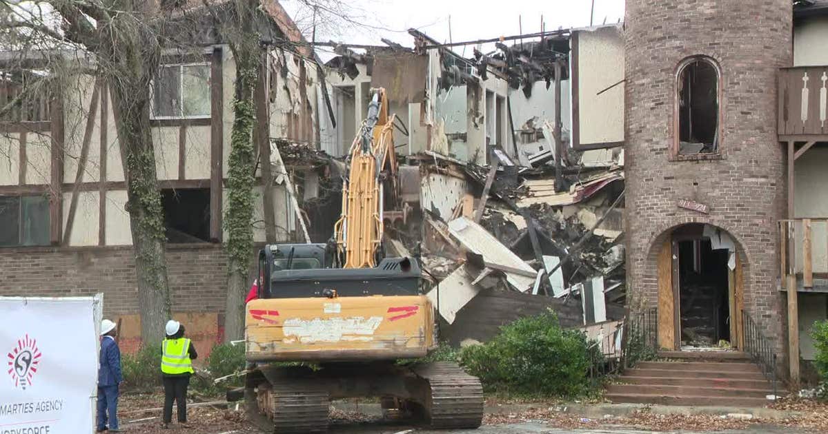South Fulton begins demolition of infamous Camelot Condos after years ...