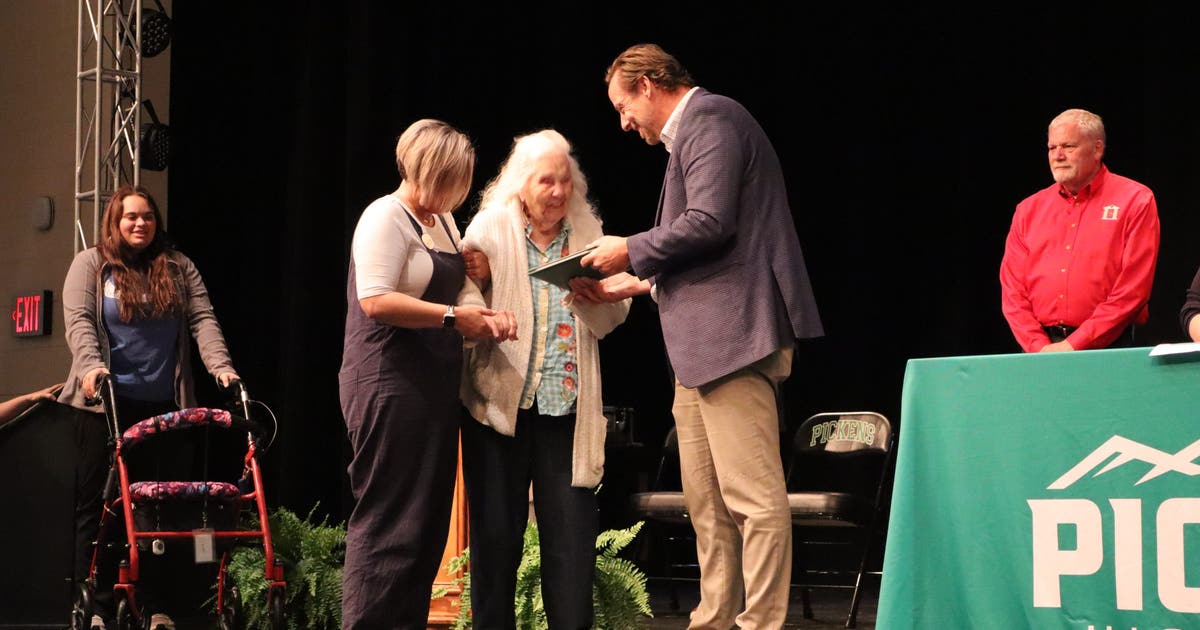 Real-life 'Rosie the Riveter' graduates after 80 years | FOX 5 Atlanta