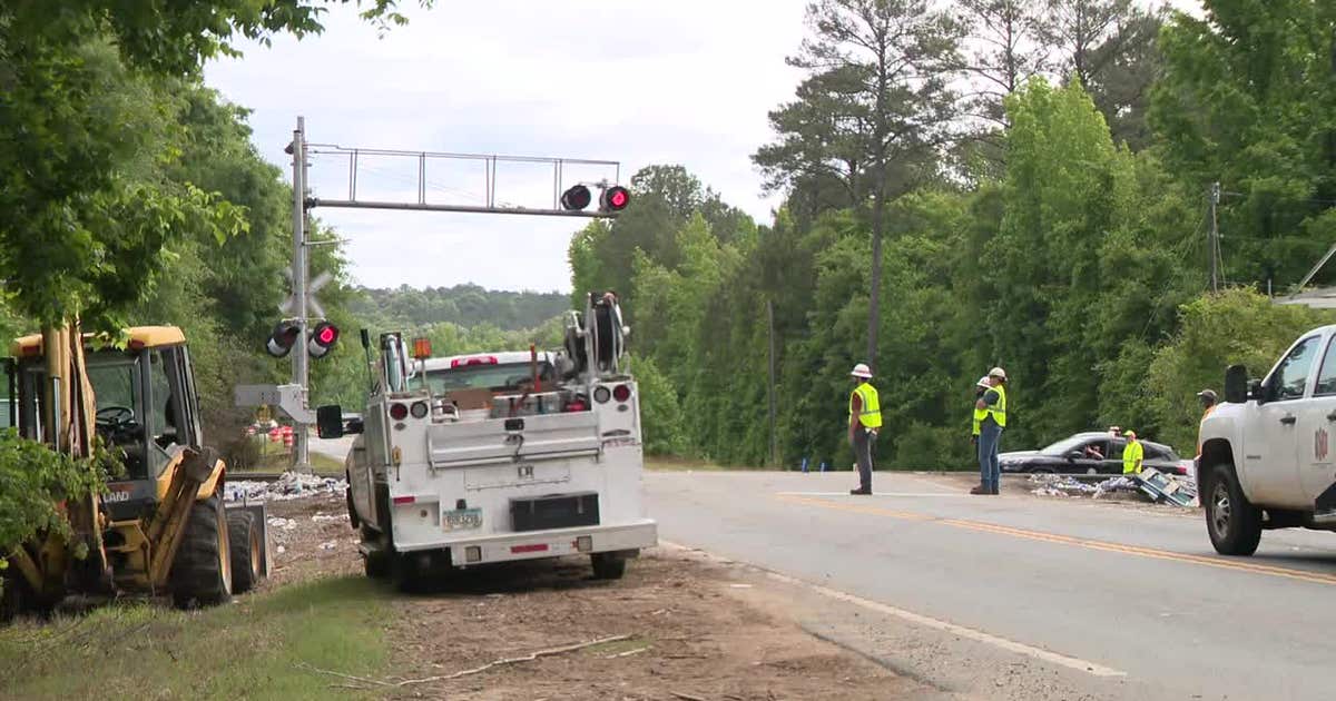 Train derailment closes Juliette Road near Whistle Stop Cafe | FOX 5 ...