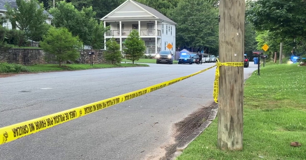Man facing charges after standoff on Mims Street SW | FOX 5 Atlanta