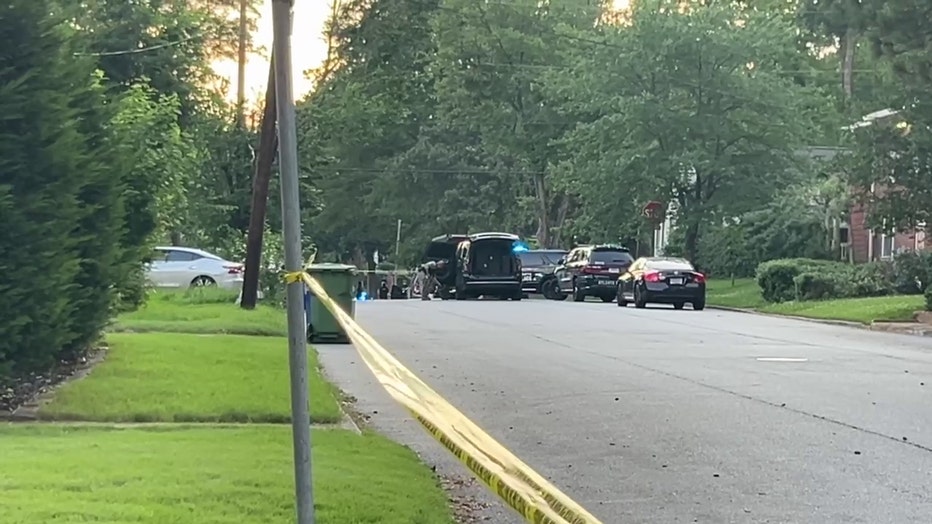 Police swarm Mims Street SW after wanted suspect runs into home | FOX 5 ...