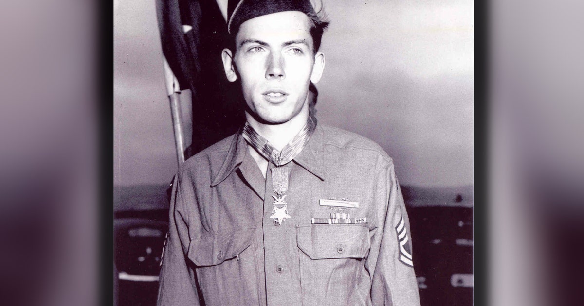 Francis Currey, one of three remaining WWII Medal of Honor recipients ...