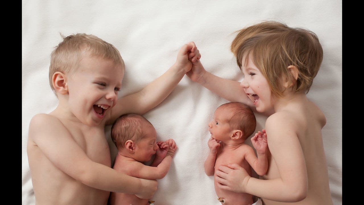 Sibling love captured in touching photo of two sets of twins | FOX 5 DC