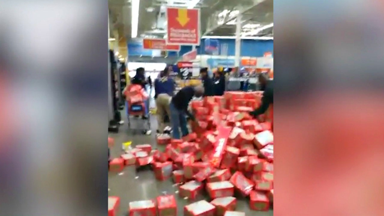 Chicago students trash Walmart during walkout over gun violence | FOX 5 DC